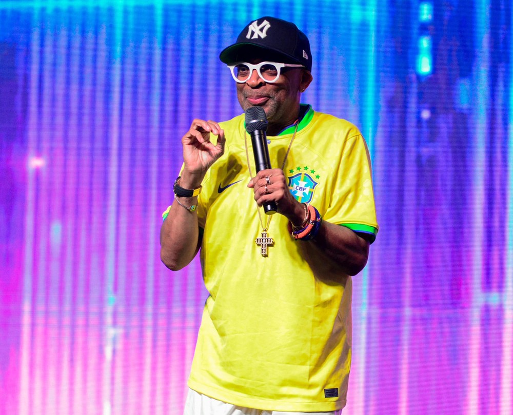 Spike Lee é ovacionado por fãs após palestra na Rio Innovation Week