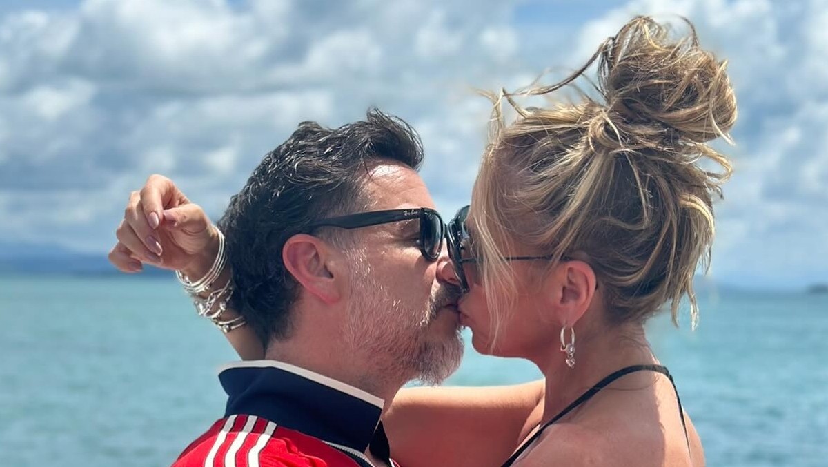 Adriane Galisteu se declara a Alexandre Iodice pelos 13 anos de casamento