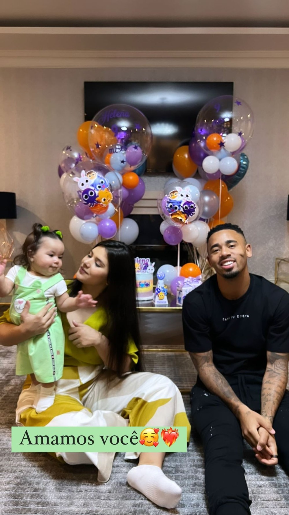 Gabriel Jesus e Raiane Lima celebram 9 meses de filha após retomar romance