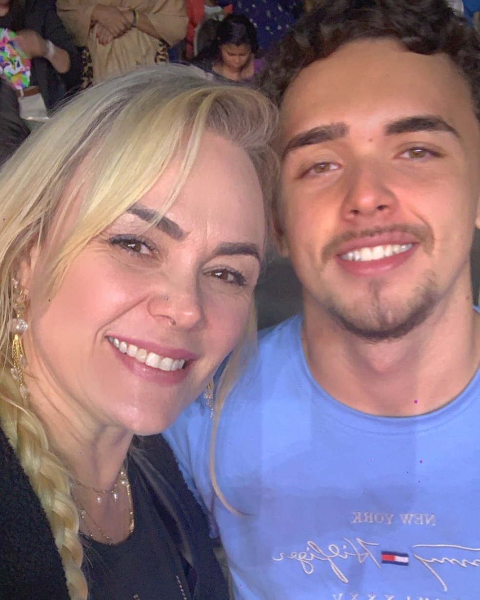 Ex-paquita Ana Paula Almeida se declara ao filho de 17 anos: 'Meu ...