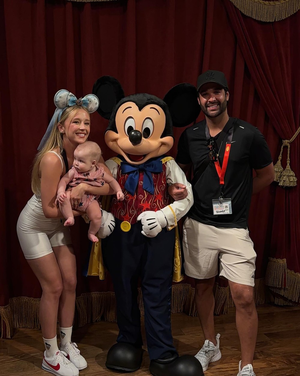 Duda Reis encanta web com primeira vez da filha de 5 meses na Disney ...