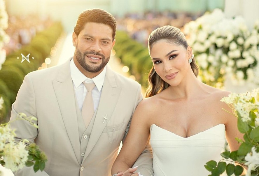 Hulk posa com a esposa dias após polêmica com influenciadora e exalta ...