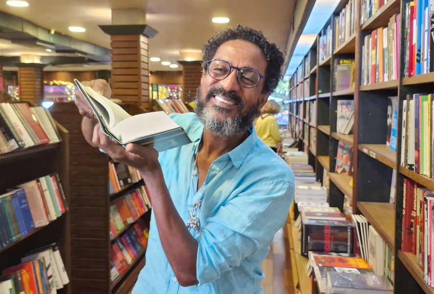 Luís Miranda se emociona ao ler Lima Barreto na série 'A(u)tores'