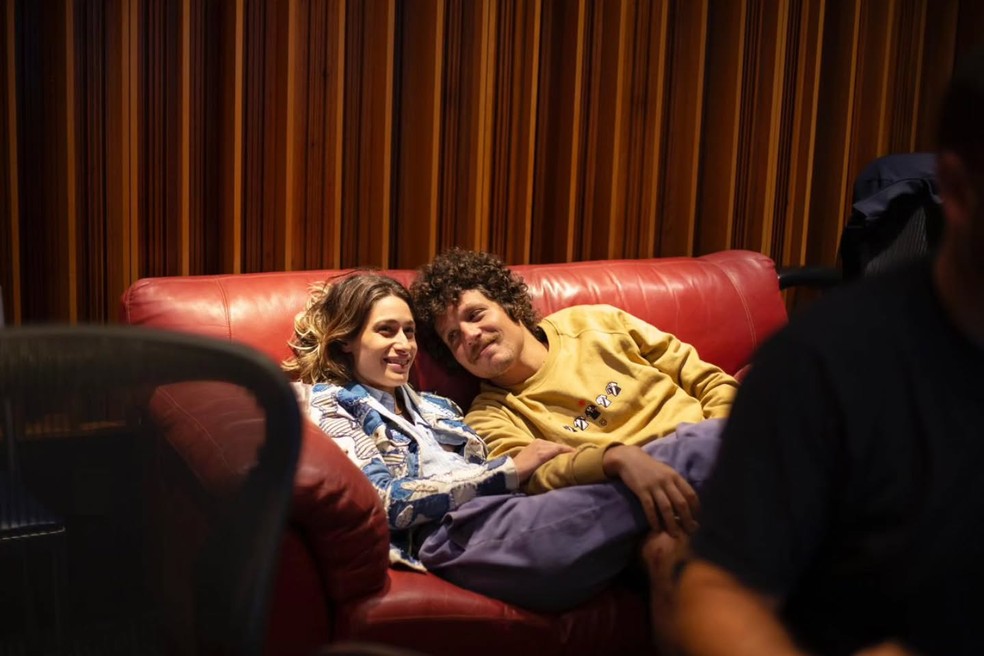 Chico Chico, filho de Cássia Eller, compartilha clique de momento romântico com Luisa Arraes