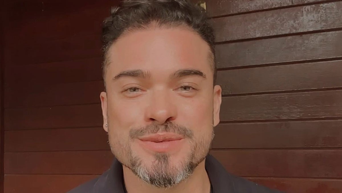 Sidney Sampaio agradece carinho dos fãs após queda de hotel