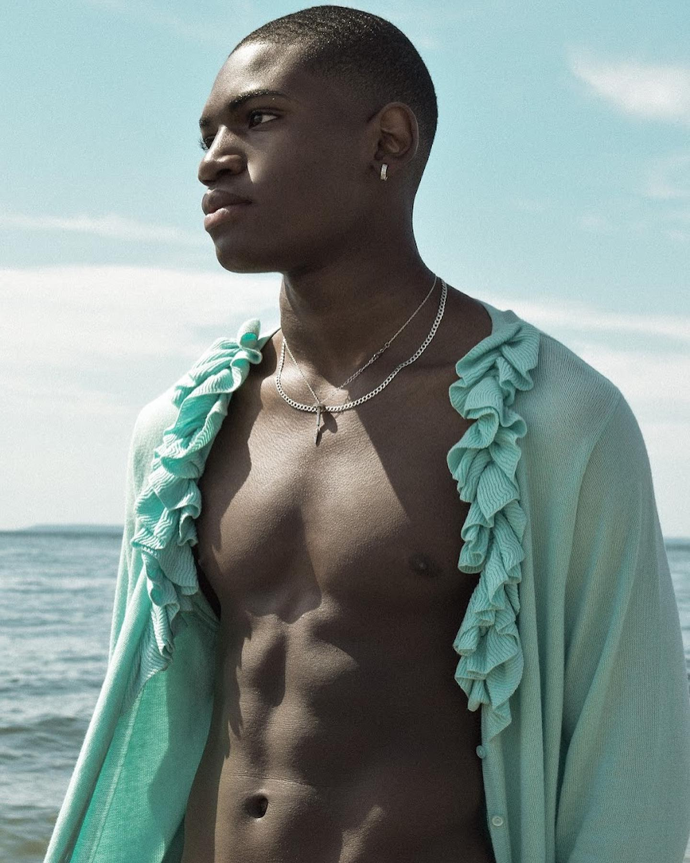 Modelo Dynus Saxon, de 20 anos, é preso suspeito de assassinato