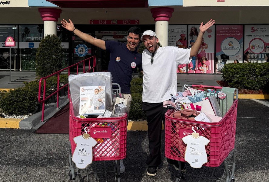 Lucas Rangel e Lucas Bley montam enxoval do primeiro bebê em Orlando