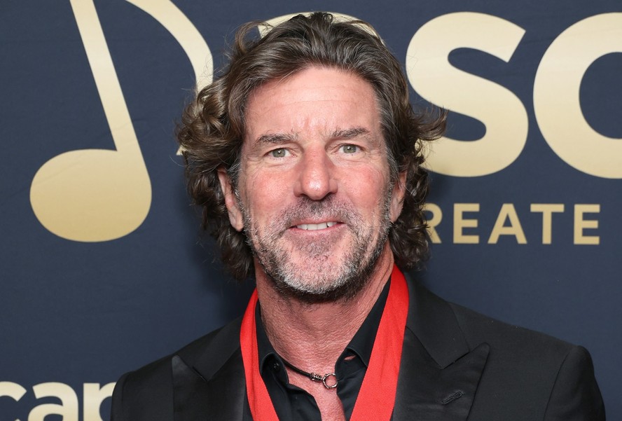 Compositor Brett James morre em acidente de avião aos 57 anos