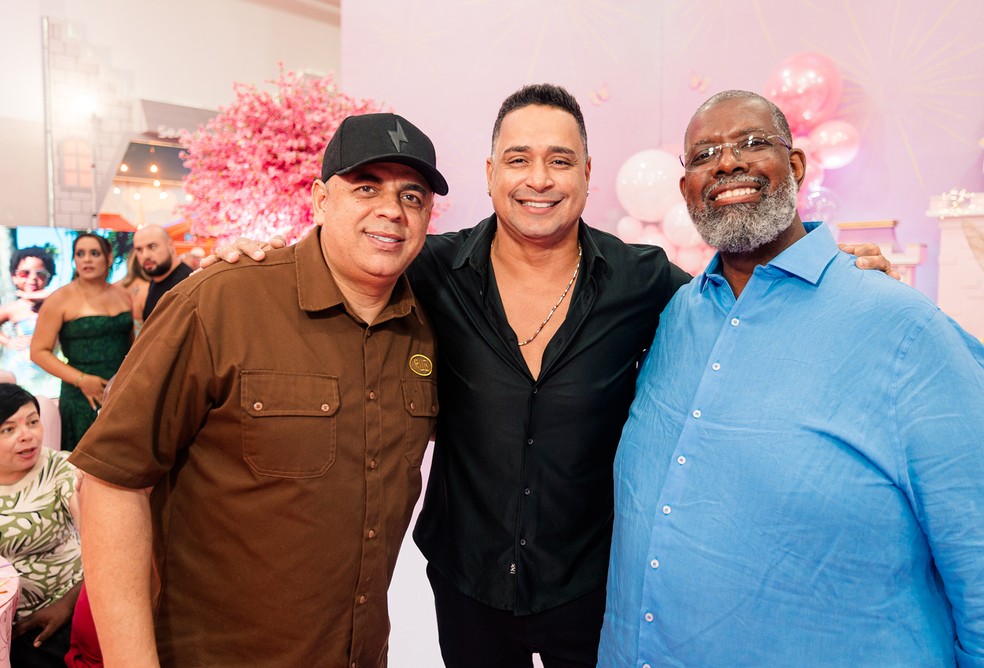 Cantor Péricles e Lidiane celebram os 5 anos da filha Maria Helena; fotos