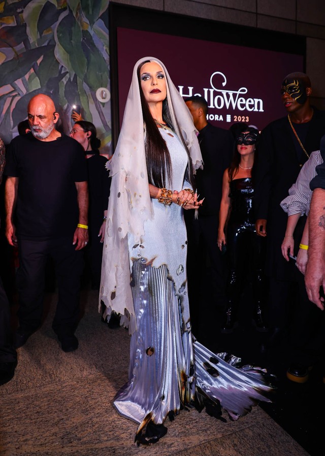 Xuxa, Preta Gil, Deborah Secco e mais em baile de Halloween em SP; veja ...