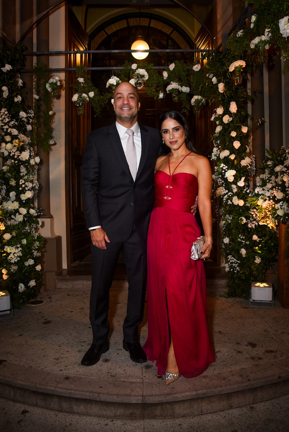 Famosos prestigiam casamento de filha de Tom Cavalcante e cantor sertanejo