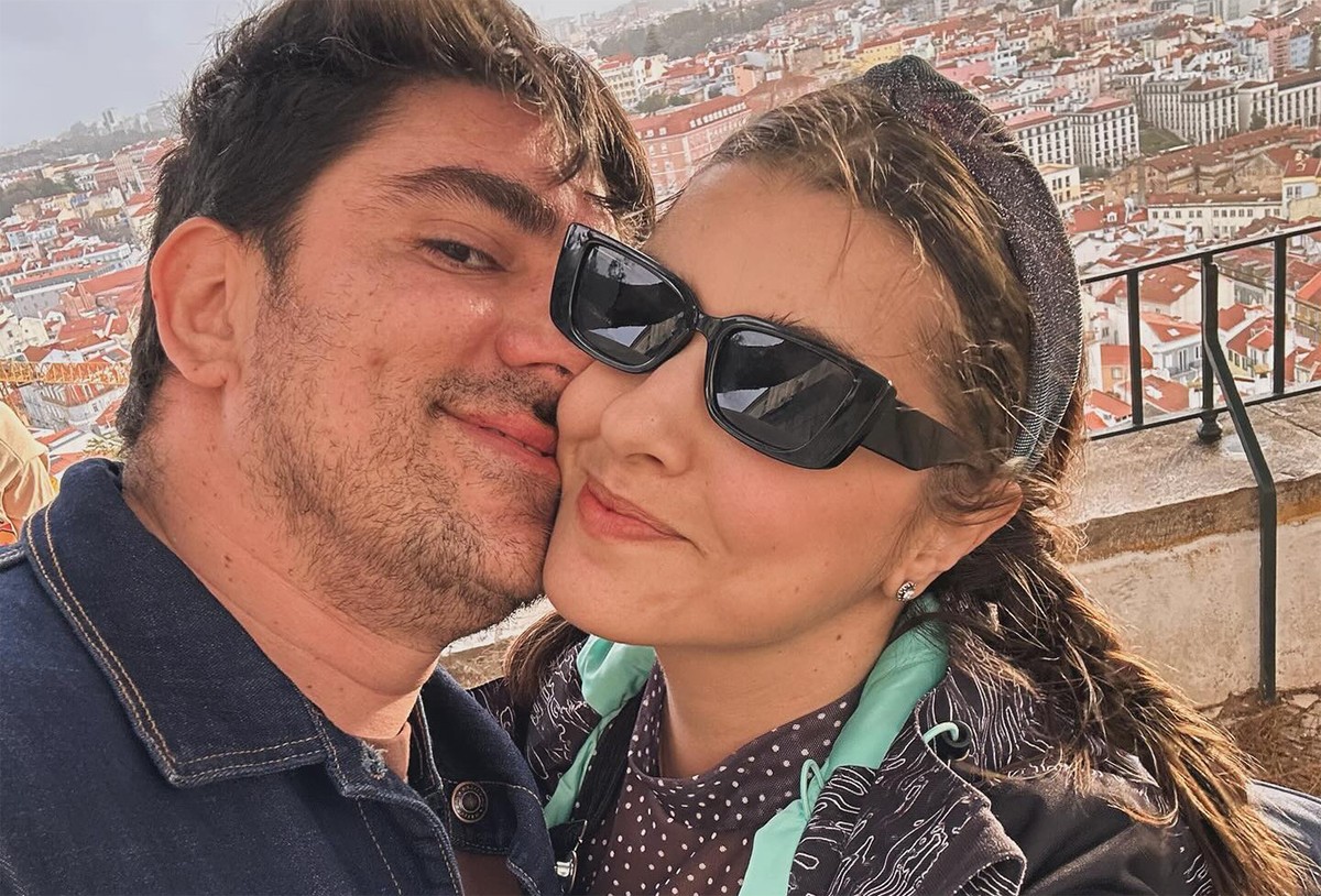 Mulher de Adnet se pronuncia após foto do humorista aos beijos com outra