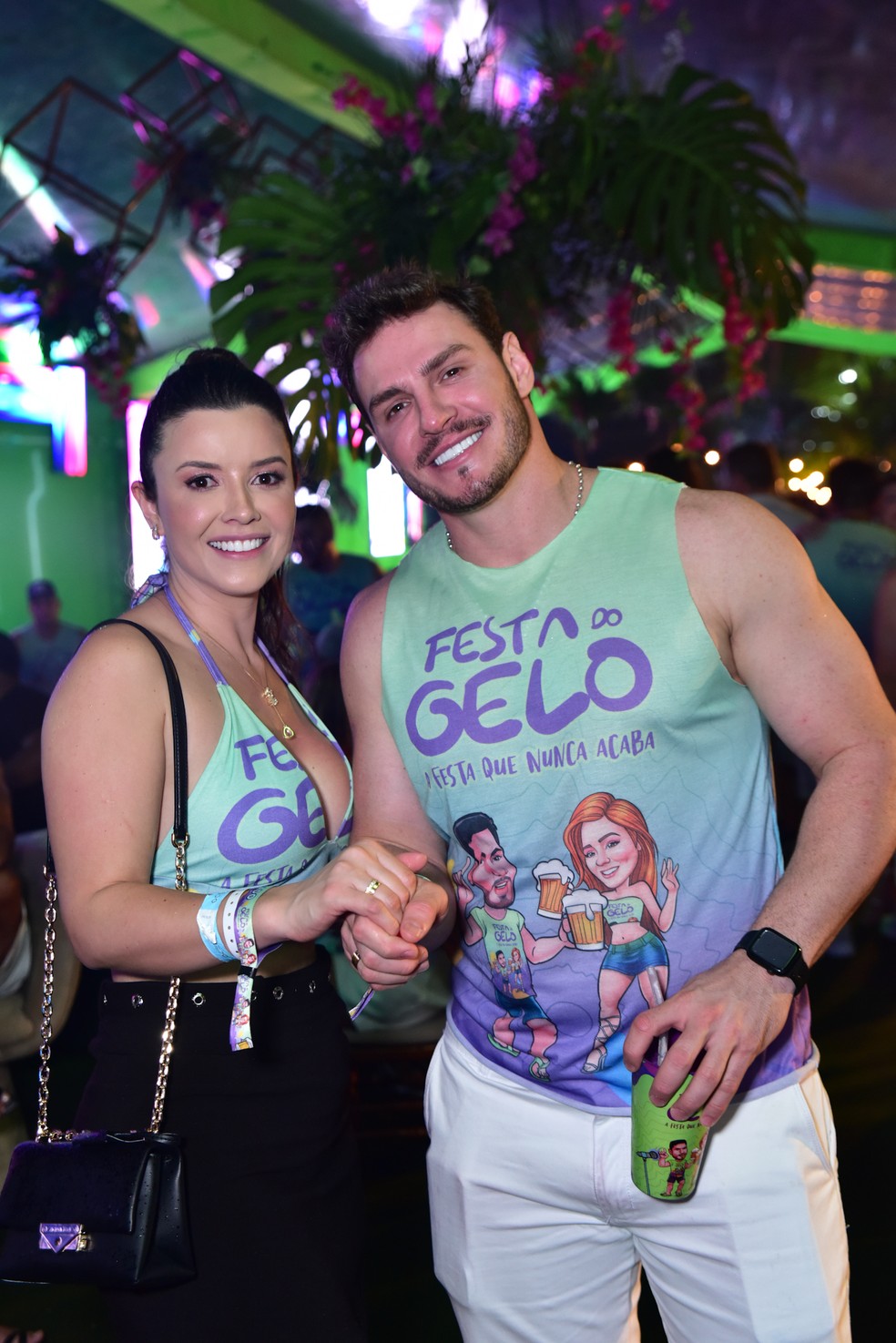 Noivos, ex-BBB Gustavo Benedeti, o Cowboy, e Ana Paula Heiss mostram ...