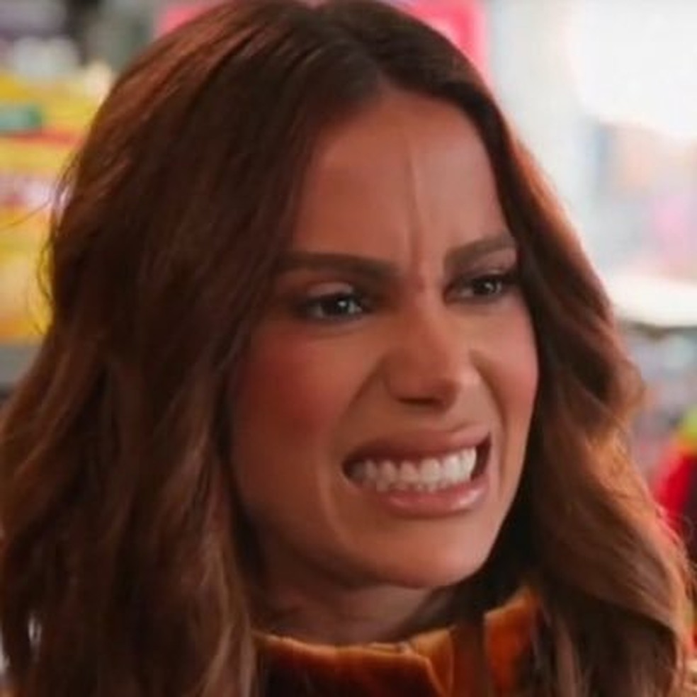 Anitta retira veia da testa! Médico explica procedimento e riscos; entenda