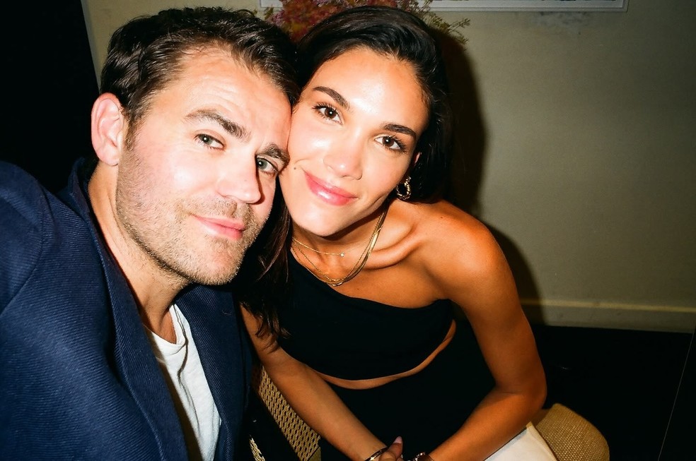 Namorada de Paul Wesley revela costume brasileiro que 'mudou' a vida do ...