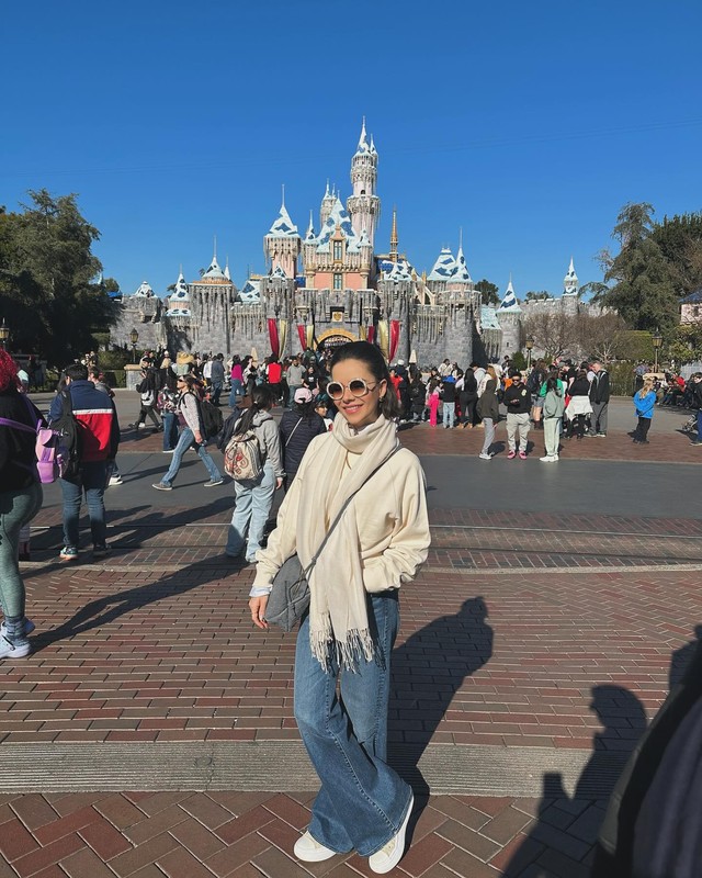 Sandy relembra férias na Disney da Califórnia: 'Me sinto privilegiada'
