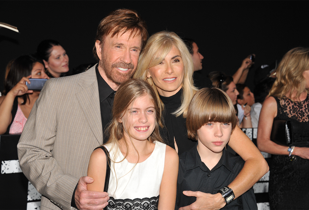Chuck Norris malhava todos os dias e vivia em fazenda com a esposa após ...