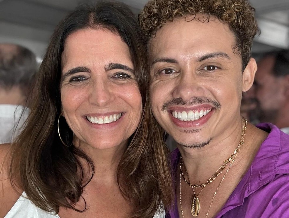 Malu Mader, Jesuíta Barbosa, Kerline e mais famosos curtem o Réveillon ...