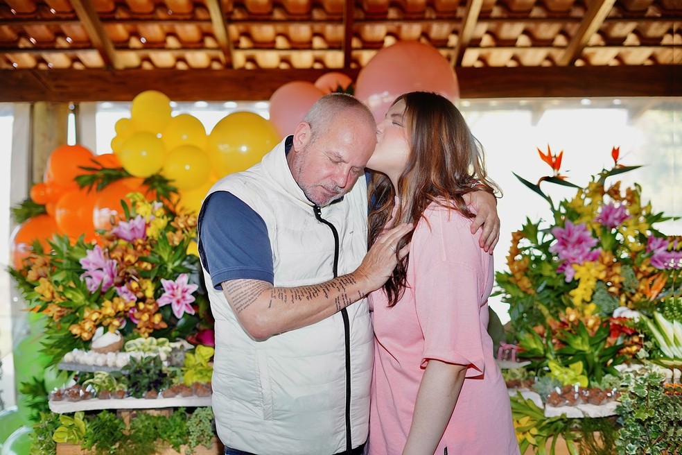 Jayme Monjardim e Tania Mara celebram os 14 anos da filha