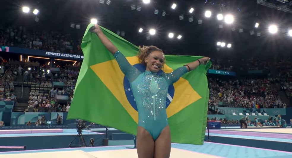 Rebeca Andrade é ouro no solo e se torna recordista brasileira em ...