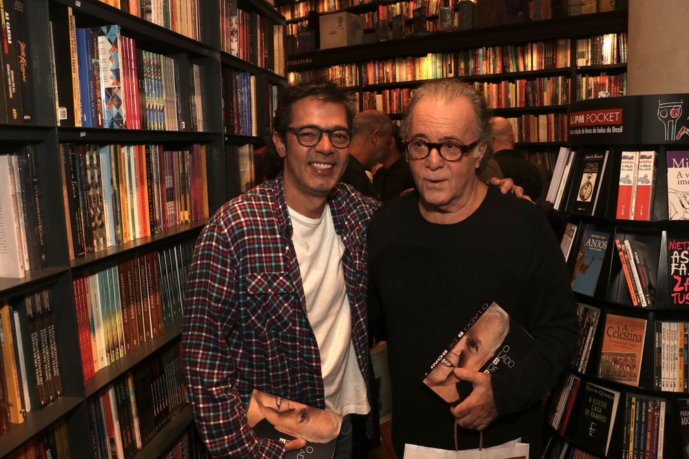 Boni lança livro na Zona Sul do Rio de Janeiro com presença de famosos