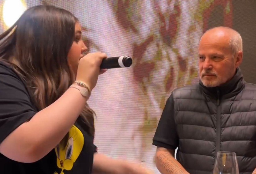 Filha de Jayme Monjardim e Tania Mara rouba a cena ao fazer pocket show ...