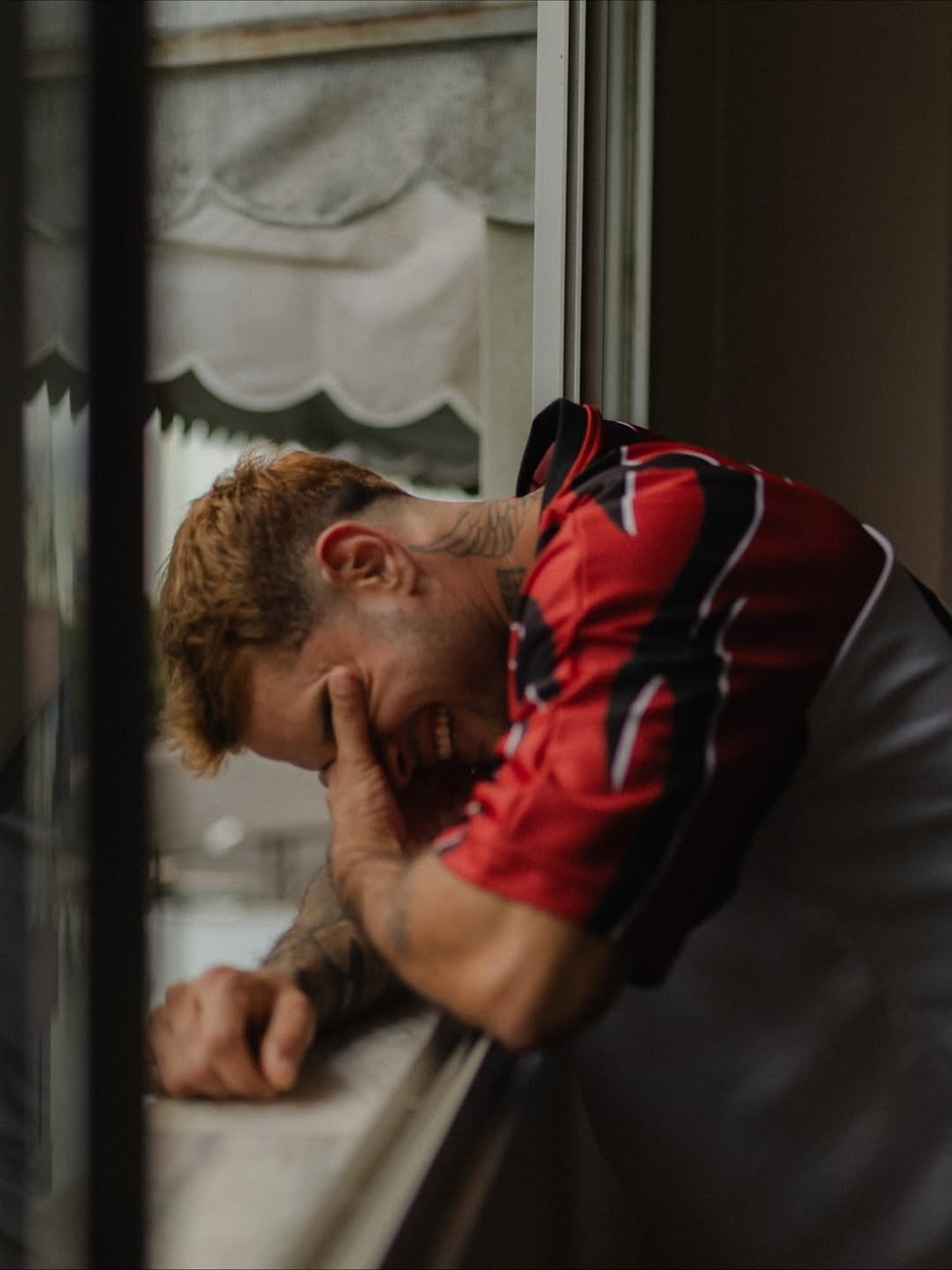 Nick Cruz, que defendeu a bandeira trans no 'Estrela da Casa', posa de ...