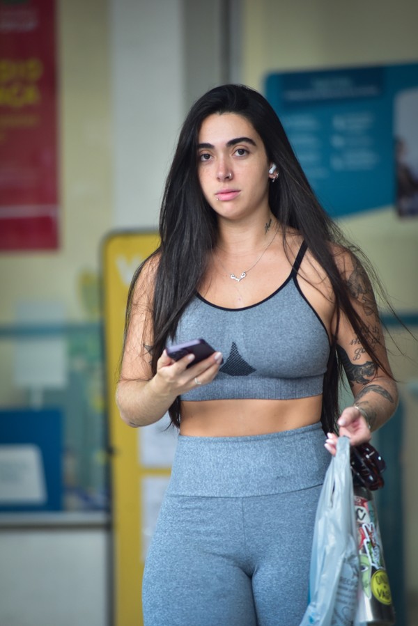 Após dizer que jamais faria lipo Lad, Giovanna Lima exibe shape depois de malhar