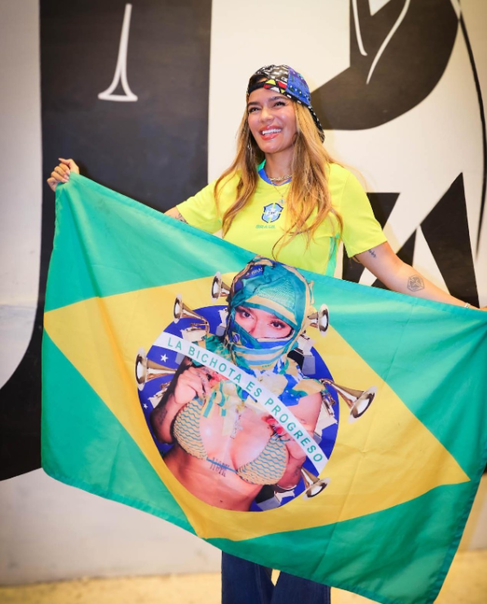 Karol G visita point tradicional de São Paulo