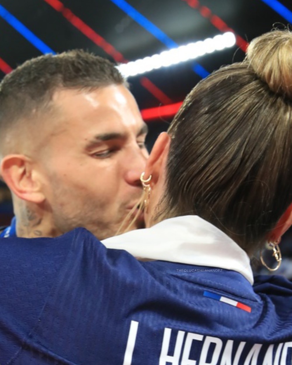Modelo brasileira grávida de zagueiro do PSG rouba a cena na final da ...