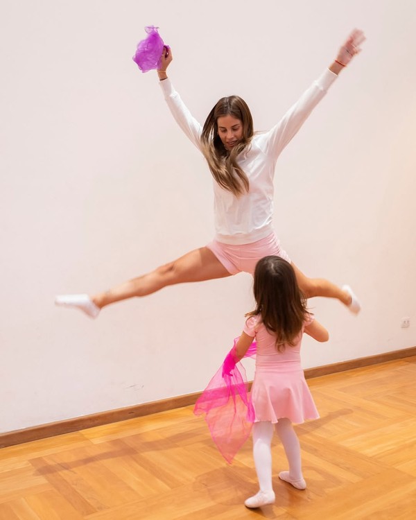 Shantal Verdelho posta cliques fofos com a filha em aula de balé; fotos