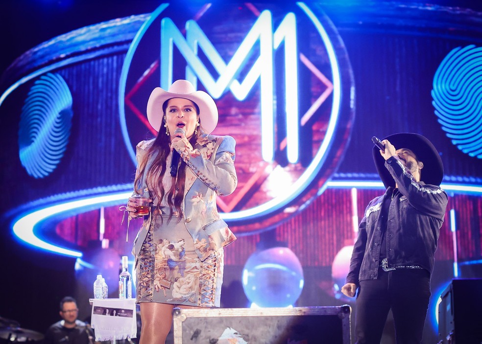 Affairs de Maiara e Maraisa são clicados curtindo show da dupla