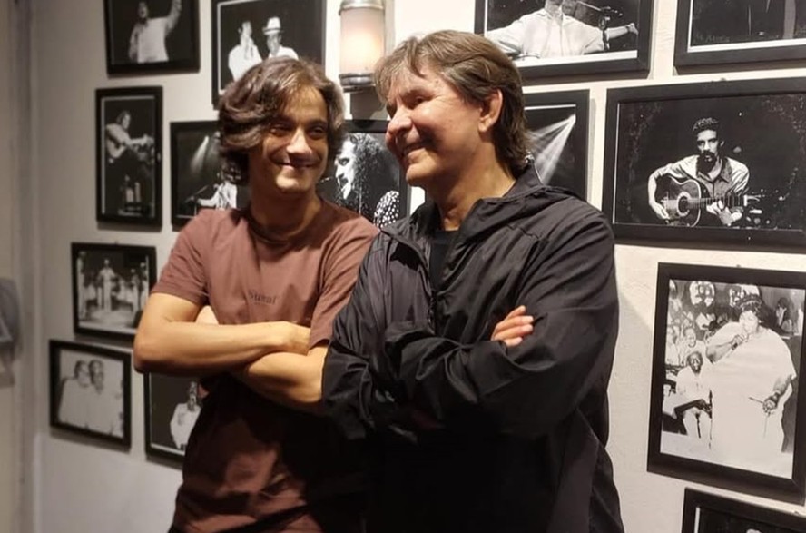 Intérprete de Lô Borges em musical do 'Clube da Esquina', ator Cadu ...