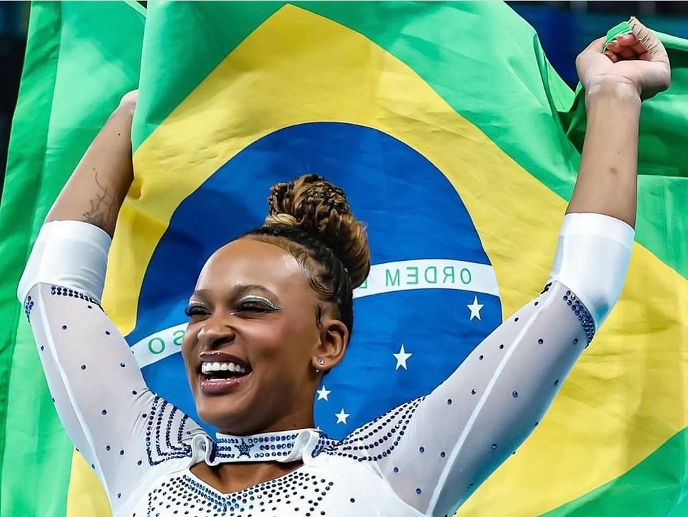 Rebeca Andrade celebra nova conquista nas Olimpíadas: 'A prata é nossa'
