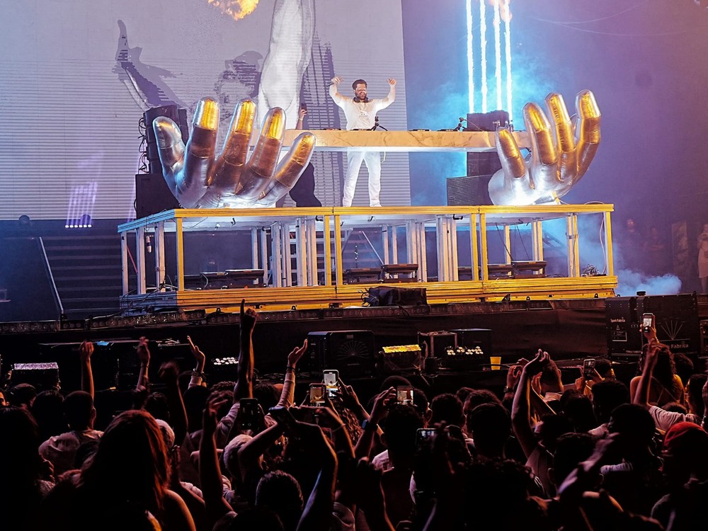 Drones de Alok impressionam com show de luzes no Réveillon de Fortaleza ...