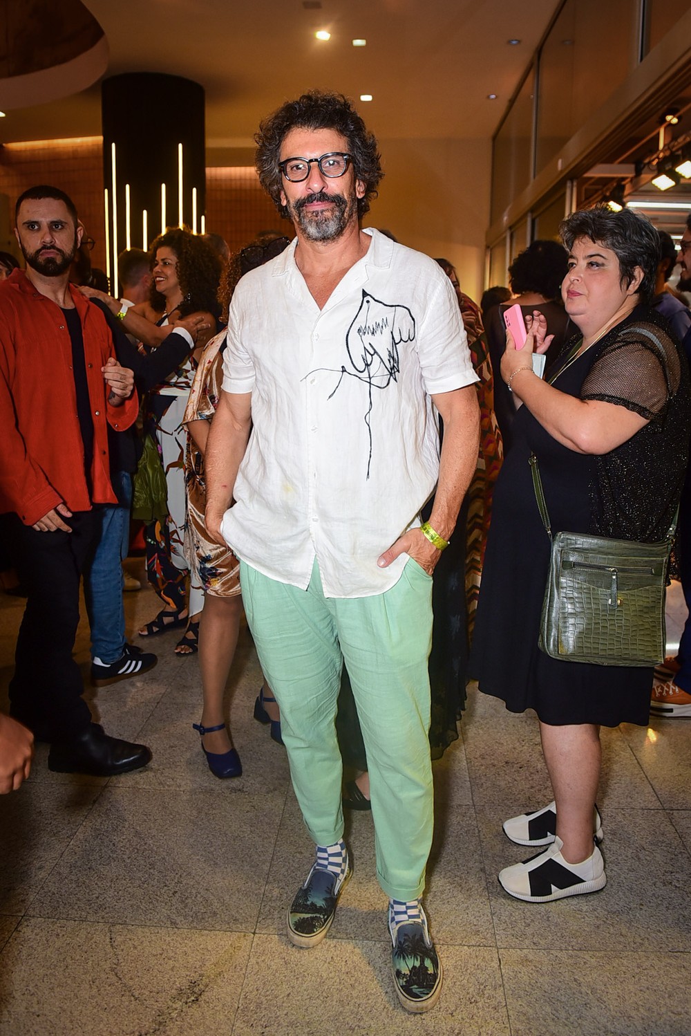 Famosos prestigiam 34º Prêmio Shell de Teatro; veja indicados e vencedores