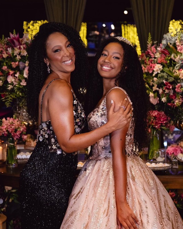 Negra Li faz festa de 15 anos para a filha, Sofia; veja fotos