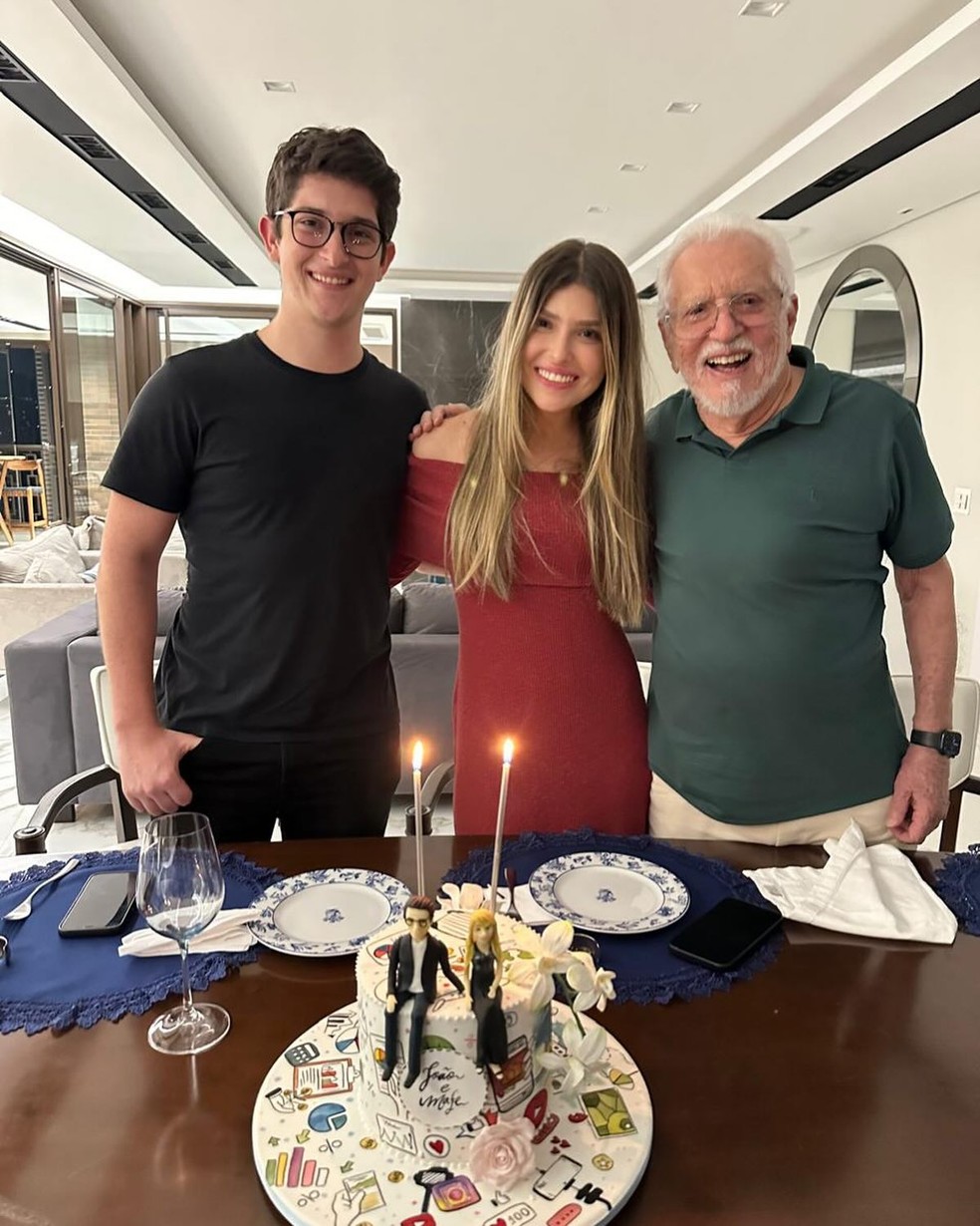 Carlos Alberto de Nóbrega e Andréa Nóbrega celebram os 24 anos dos gêmeos