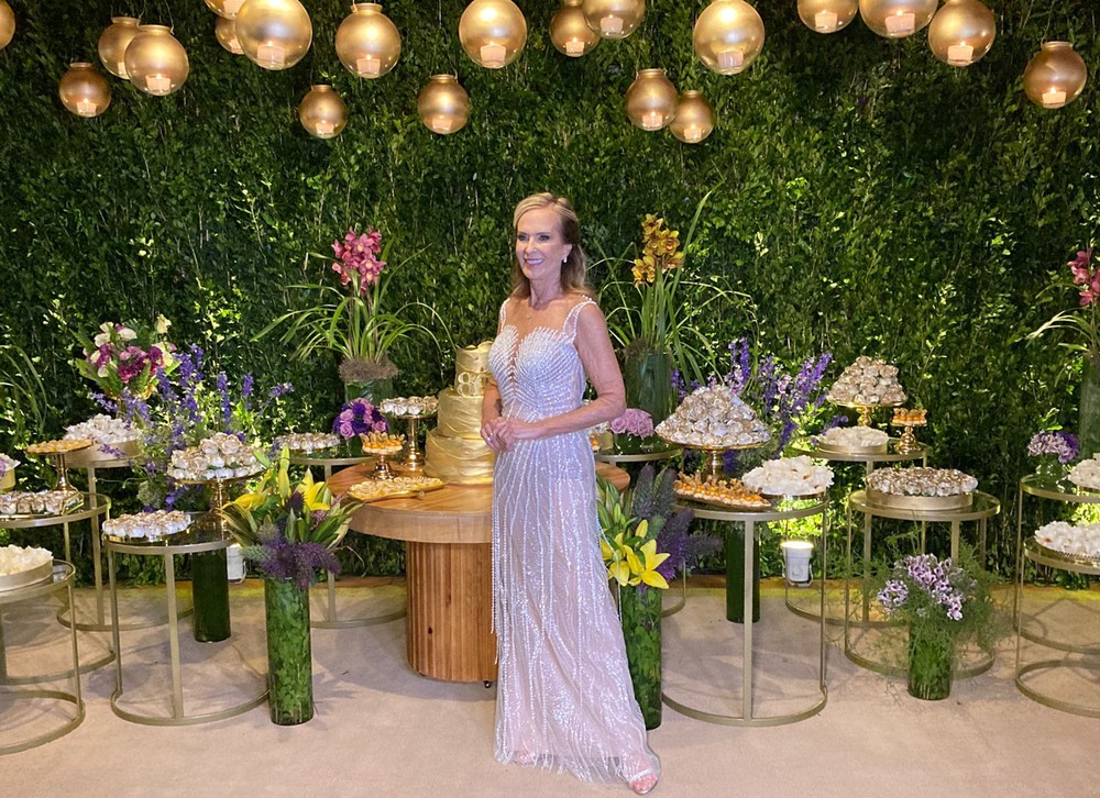 Eterna Garota de Ipanema, Helô Pinheiro celebra 80 com festão no Rio ...