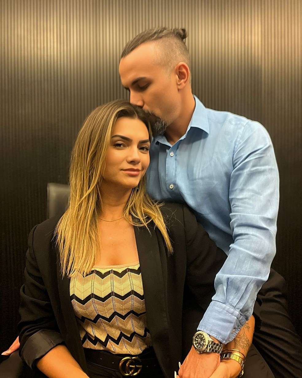 Kelly Key se declara ao marido, Mico Freitas, e celebra 21 anos ao seu lado