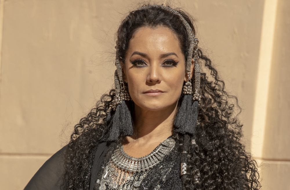 Monica Carvalho passa por transformação no visual para novo papel no ...