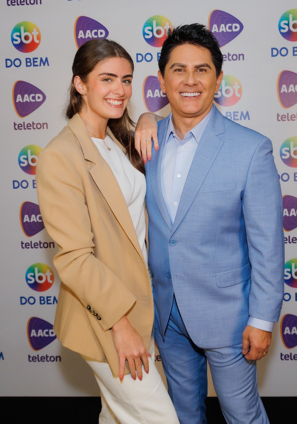 Renato Aragão se emociona no palco do Teleton e realiza sonho de Ratinho