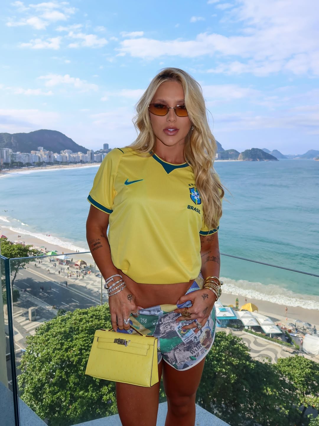 Virginia Fonseca mostra look amarelo para amistoso da Seleção no ...