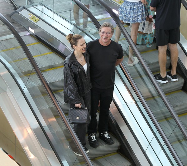 Com tênis de R$ 8,5 mil, Boninho é visto em joalheria com Ana Furtado ...