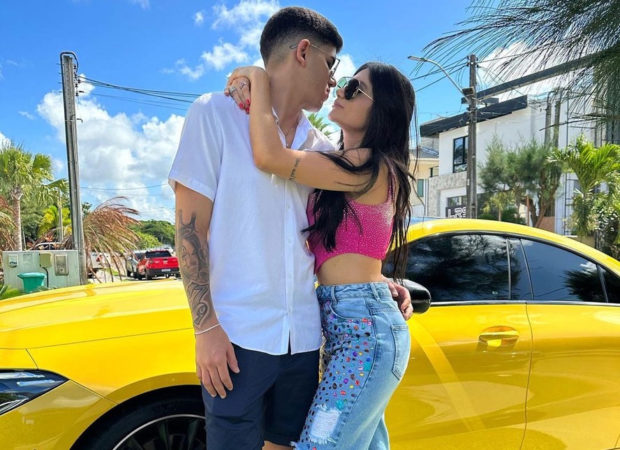 Ingra Soares se declara para Zé Vaqueiro após crise: 'Meu amor'