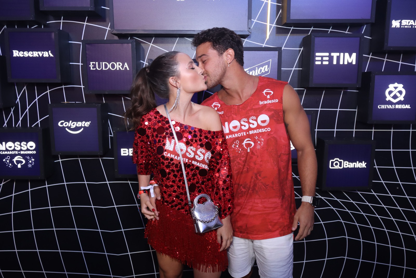 Recém-solteira, Leticia Spiller volta a curtir Carnaval após 10 anos