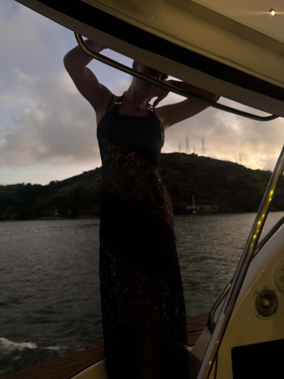 Isis Valverde abre álbum de viagem de fim de ano com Marcus Buaiz e os ...