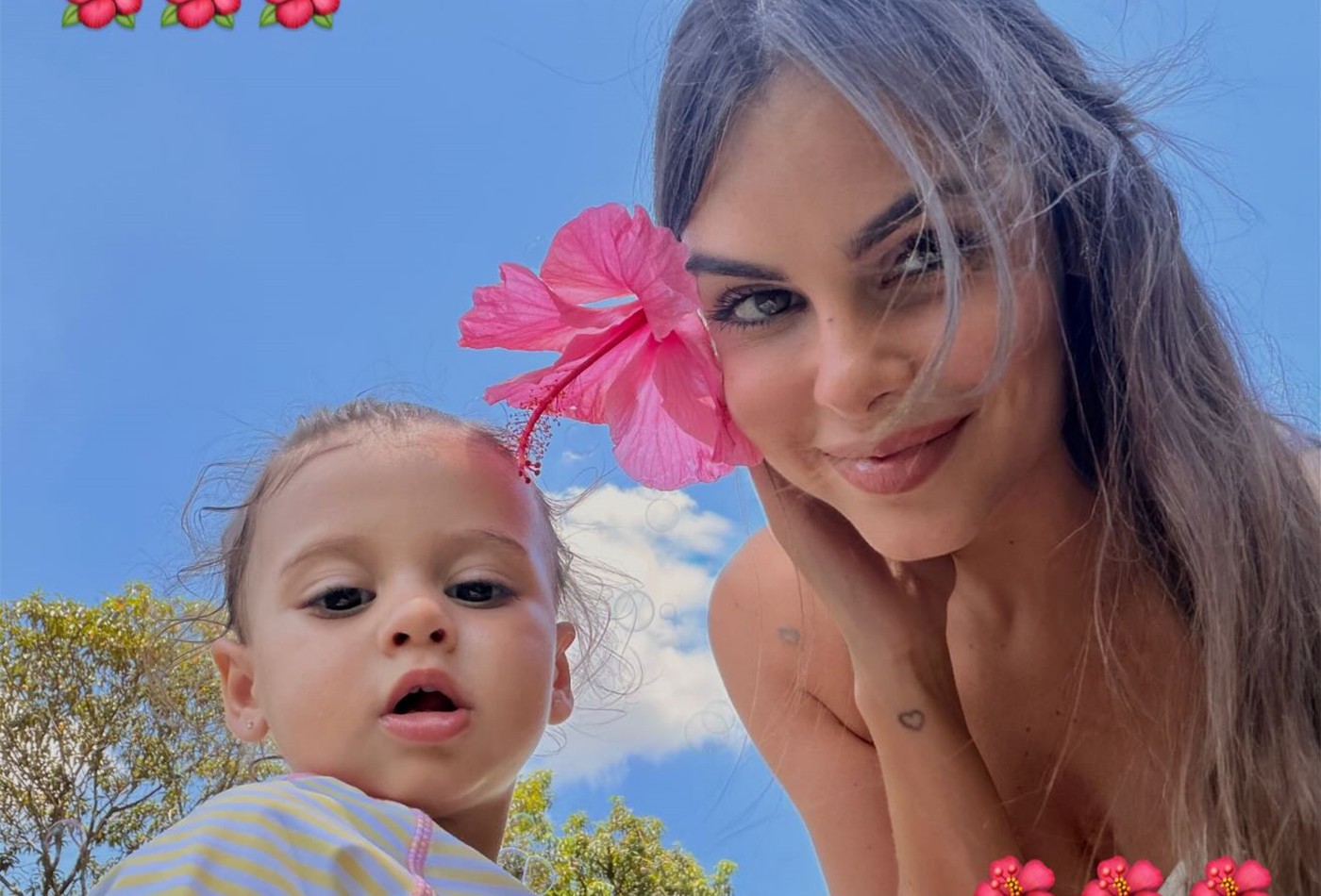 Amanda Kimberlly curte banho de mangueira com Helena, sua filha com ...