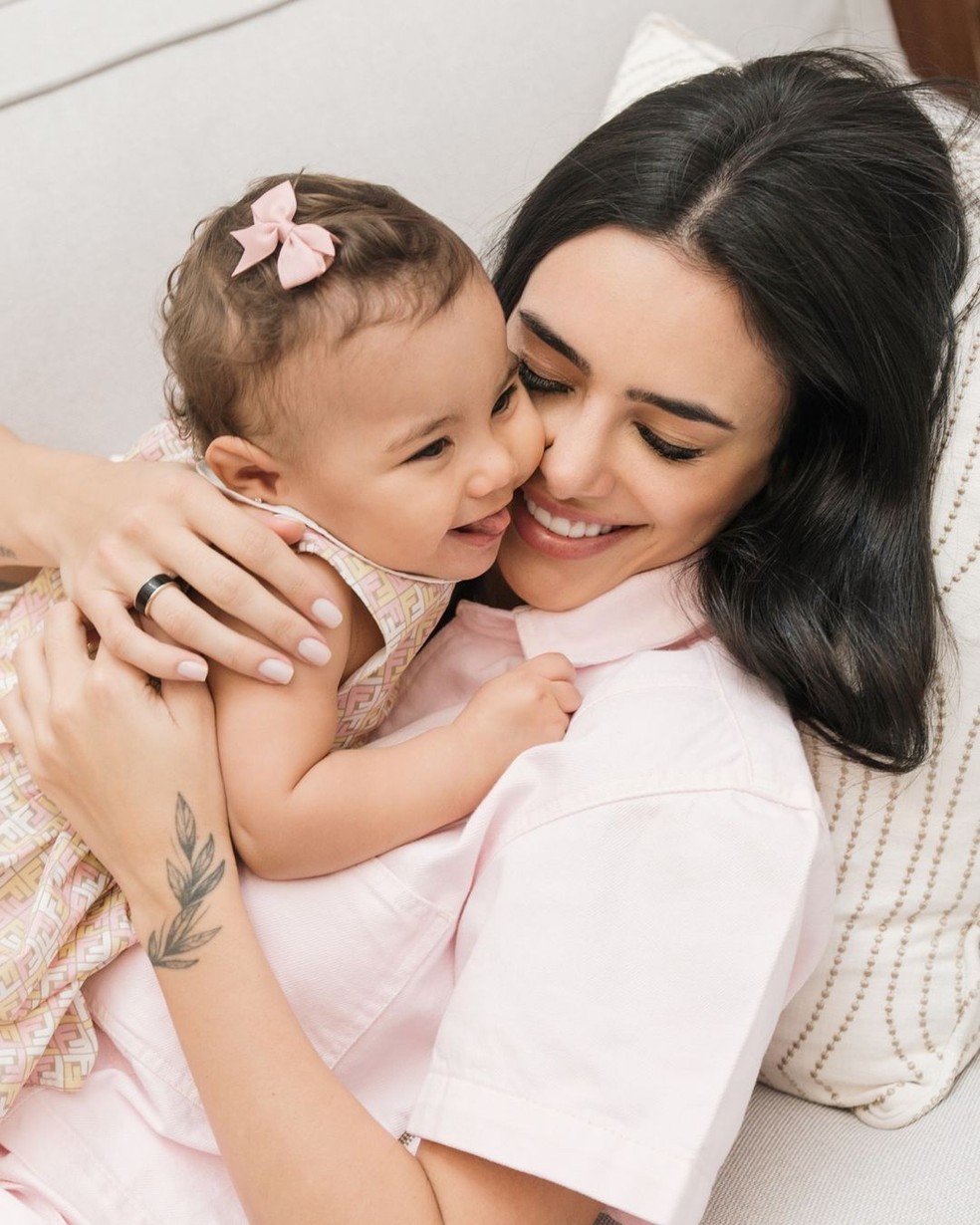 Bruna Biancardi abre álbum de fotos com Mavie, sua filha com Neymar; veja