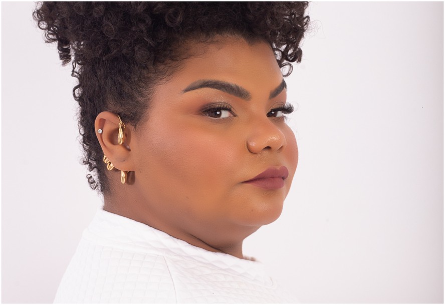 Flora Cruz celebra reta final de faculdade de moda em meio a desafios ...